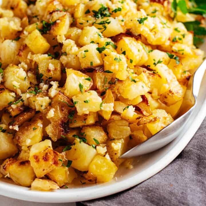 Cajun Potatoes (Crispy, creamy & spicy!) - Pinch and Swirl