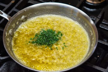 Lemon Garlic Butter Sauce (Made in 7 Minutes!) - Pinch and Swirl