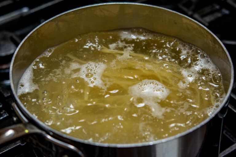Bucatini Cacio e Pepe (No-Fail Method!) - Pinch and Swirl
