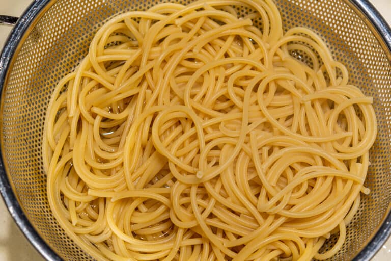 Bucatini Carbonara (No fail method!) - Pinch and Swirl