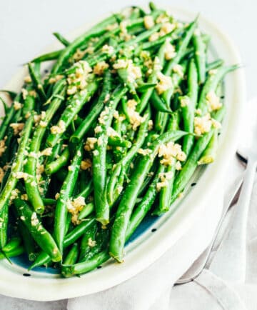 Garlic Butter Green Beans (17 Minutes!) - Pinch and Swirl