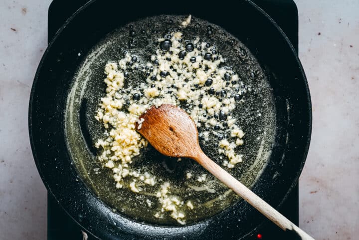 Garlic Parmesan Chicken Pasta (Ready in 30 Minutes) - Pinch and Swirl