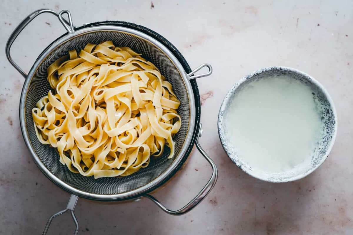 Garlic Parmesan Chicken Pasta (Ready in 30 Minutes) - Pinch and Swirl