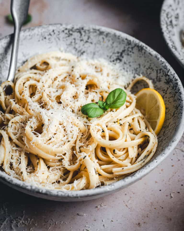 Lemon Basil Pasta (20 minute recipe!) - Pinch and Swirl