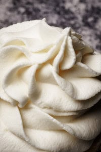 Stabilized Whipped Cream Frosting (5 minute recipe!) - Pinch and Swirl